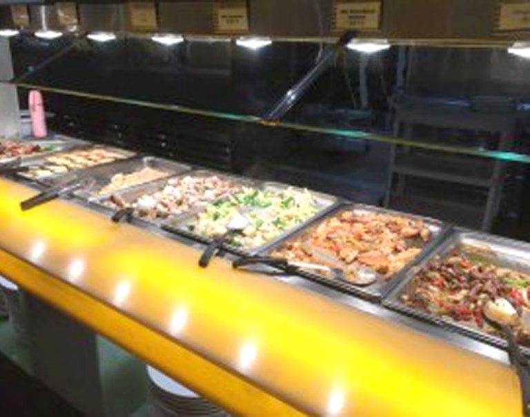 Renton市的Feast Buffet (大飽口福)餐廳 因疫情在關閉數月後重新開放